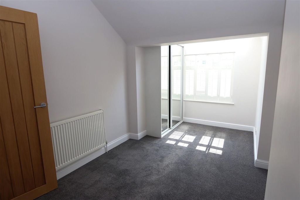 Coopers Hill, Ongar CM5, 3 bed semi-detached house to rent, £2,500 pcm ...