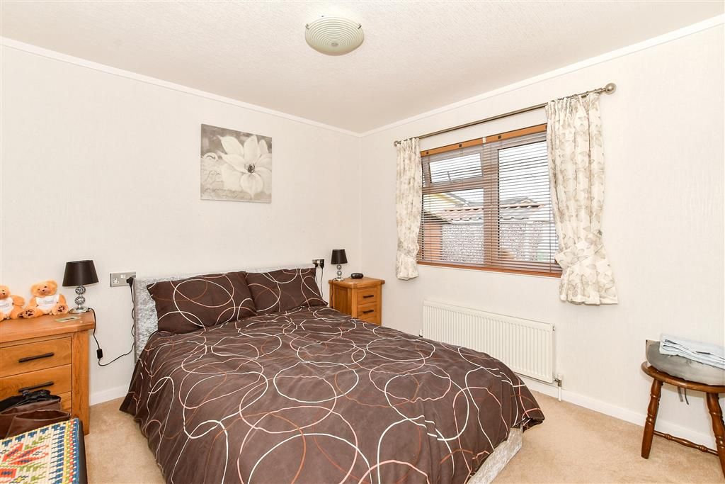 Woodlands Lodge Park, Ashford, Kent TN27, 2 bed mobile/park home for ...