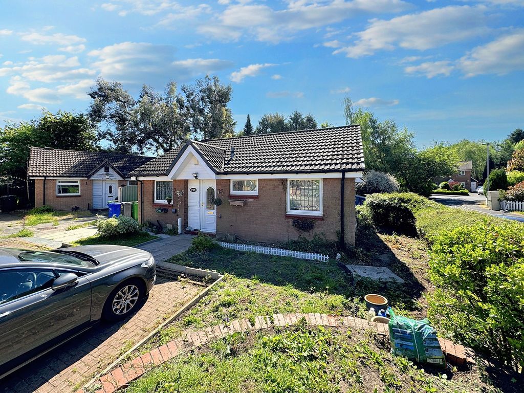 Givendale Drive, Manchester M8, 2 bed detached bungalow for sale, £ ...