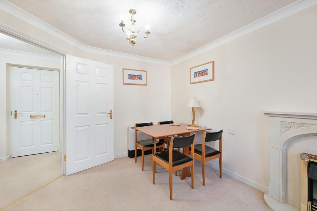Queens Road, Sutton SM2, 1 bed flat for sale, £135,000 | PrimeLocation