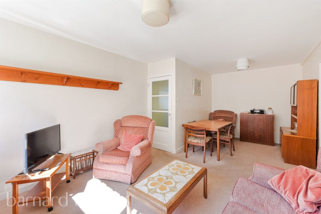 East Hill, Oxted RH8, 2 bed flat for sale | PrimeLocation