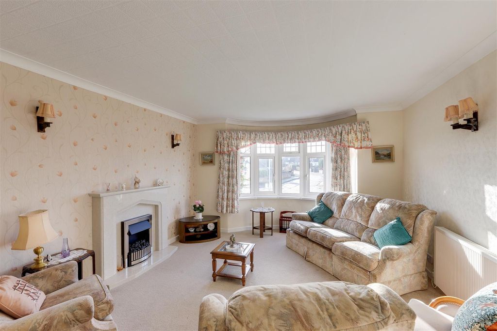 Maple Drive, Nuthall, Nottinghamshire NG16, 3 bed detached house for ...