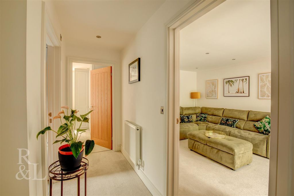 Cross Street, Castle Gresley DE11, 3 bed detached bungalow for sale, £ ...