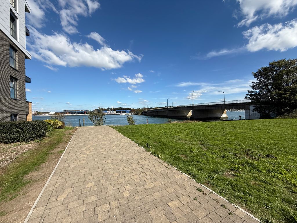 Meridian Way, Southampton SO14, 2 bed flat to rent, £1,500 pcm ...