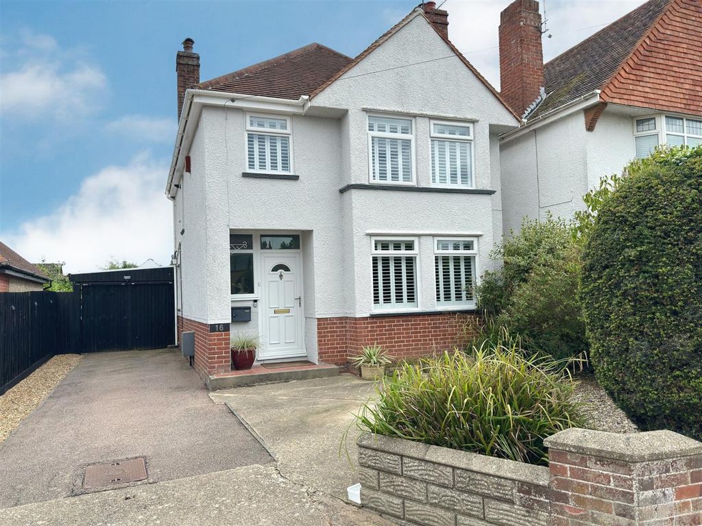 Gunton Church Lane, Lowestoft, Suffolk NR32, 4 bed detached house for ...