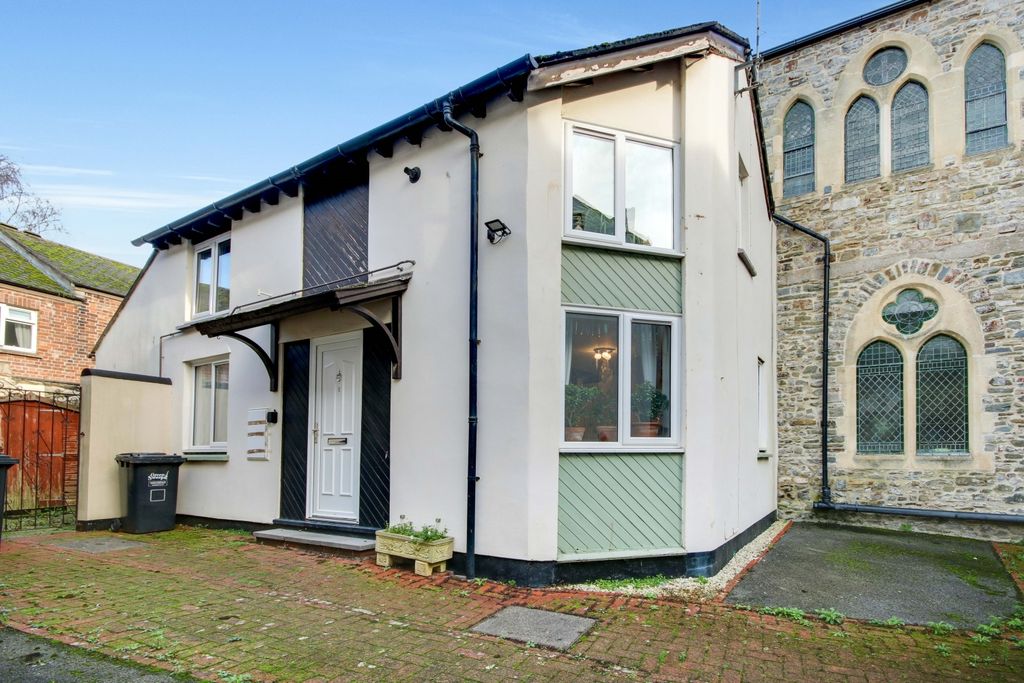 Mews Court Bear Street, Barnstaple, Devon EX32, 2 bed semi-detached ...
