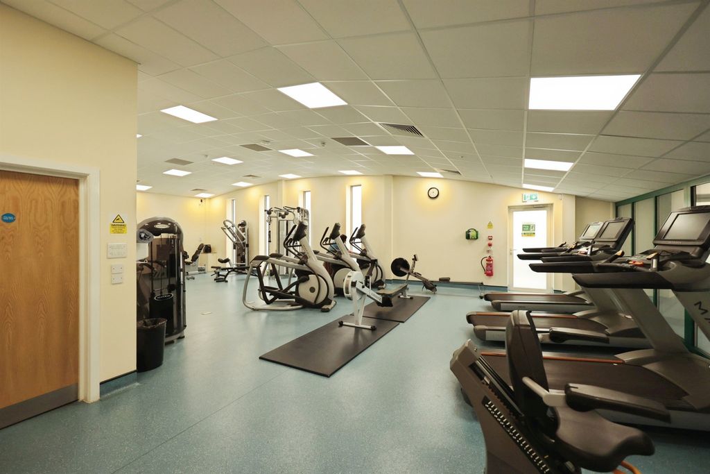 Metropolitan Station Approach, Watford WD18, 2 bed flat for sale, £ ...
