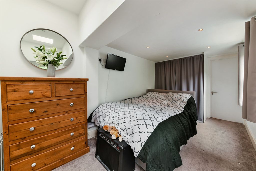 Axminster Road, London N7, 2 bed flat for sale | PrimeLocation