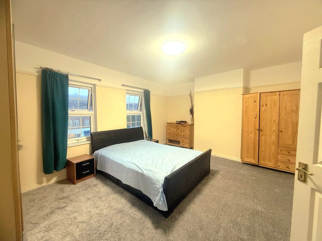 High Street, Watford WD17, 3 bed flat to rent, £1,999 pcm | PrimeLocation