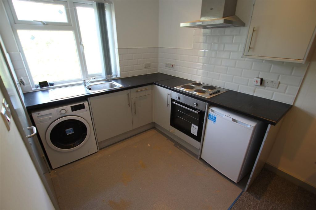 Narborough Road, Leicester LE3, Studio to rent, £675 pcm | PrimeLocation