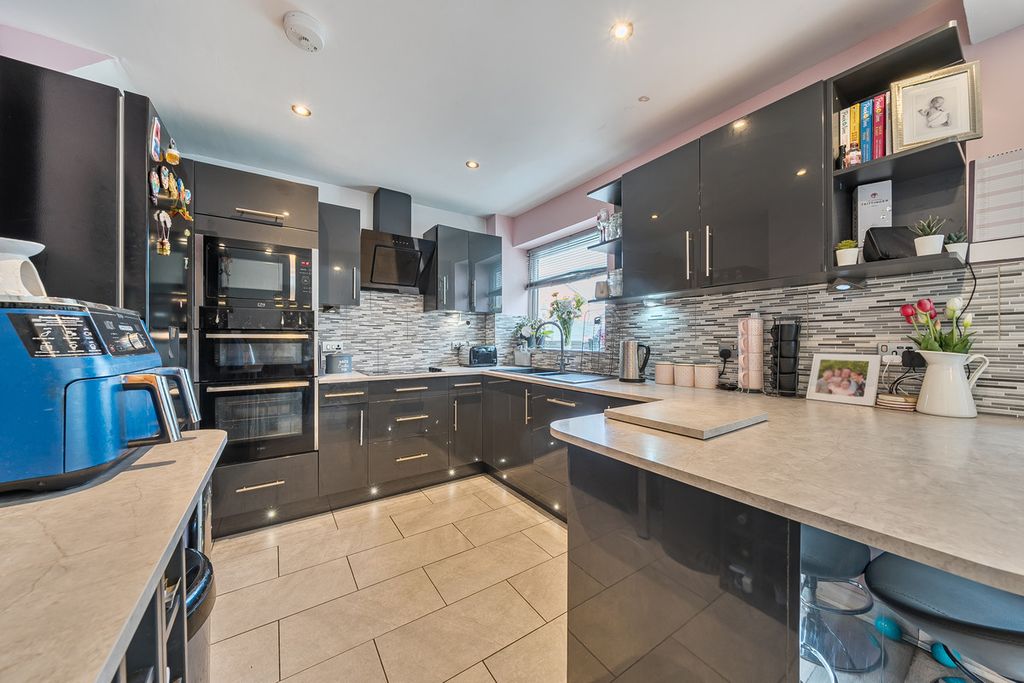 Field Vale Drive, Stockport SK5, 3 bed detached house for sale, £ ...