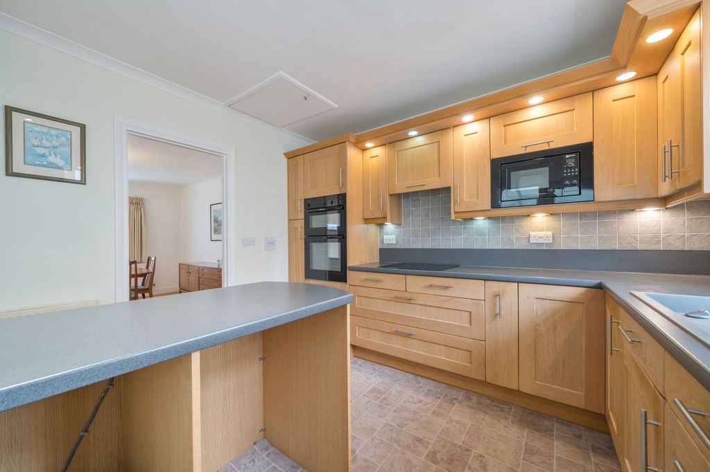 Rede Court Road, Strood, Rochester, Kent. ME2, 3 bed detached bungalow ...