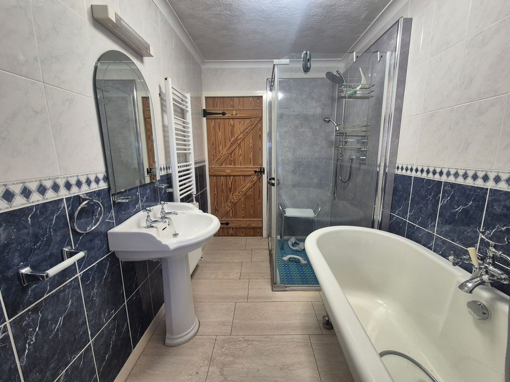 Elgin Road, Lossiemouth IV31, 3 bed detached bungalow for sale, £ ...