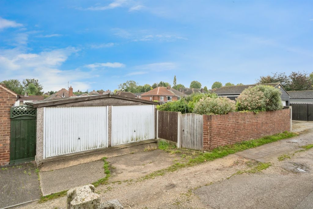 Rockingham Road, Swinton, Mexborough S64, 3 bed detached bungalow for ...