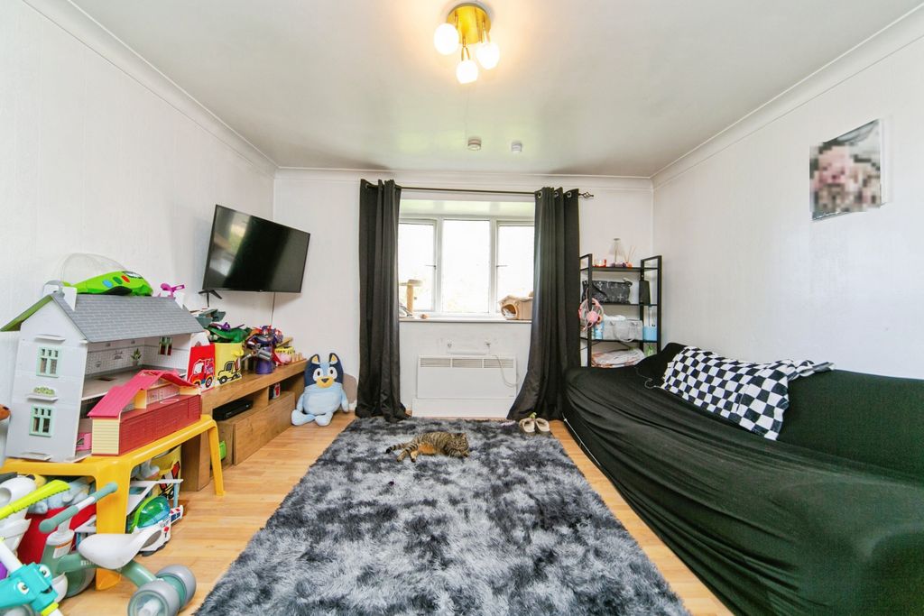 Village Road, Oxton CH43, 1 bed flat for sale, £78,000 | PrimeLocation