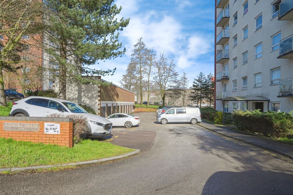 Hobs Road, Lichfield WS13, 2 bed flat for sale, £122,000 | PrimeLocation