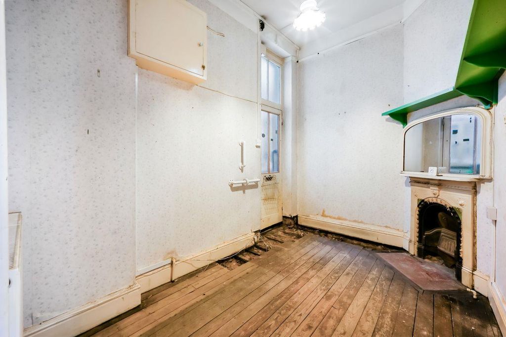 Southampton Row, Bloomsbury WC1B, 2 bed flat for sale, £850,000 ...
