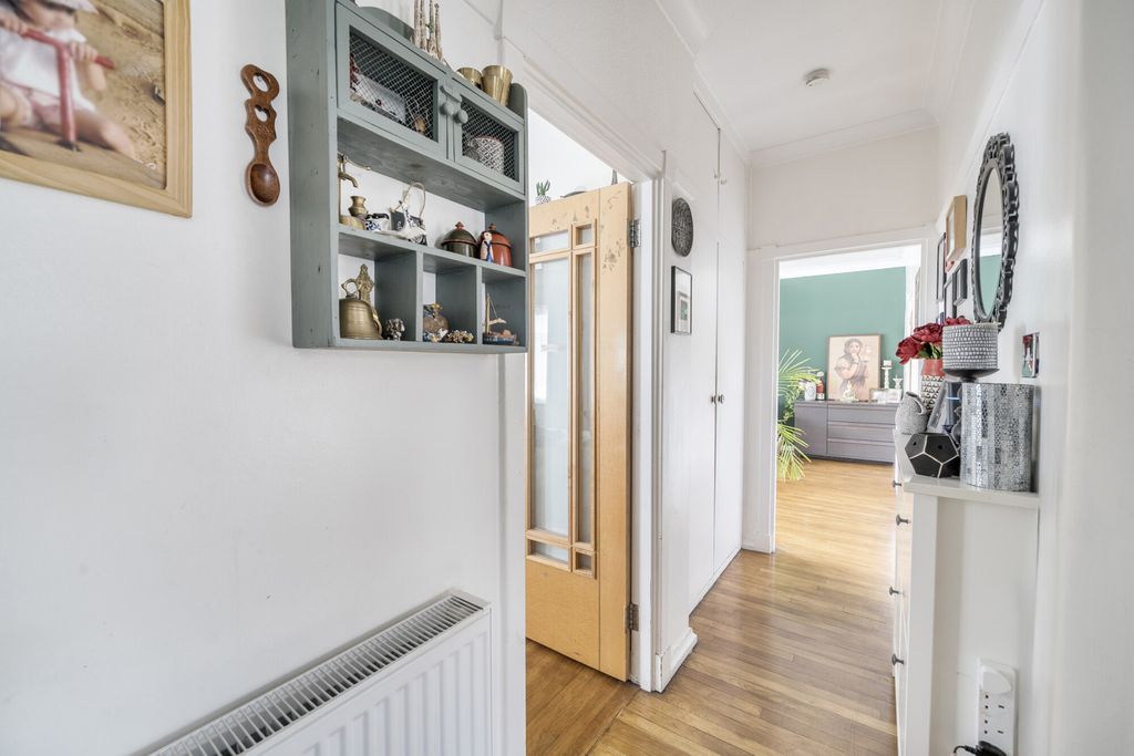 Pinner Court, Pinner, Middlesex HA5, 2 bed flat for sale, £385,000 ...