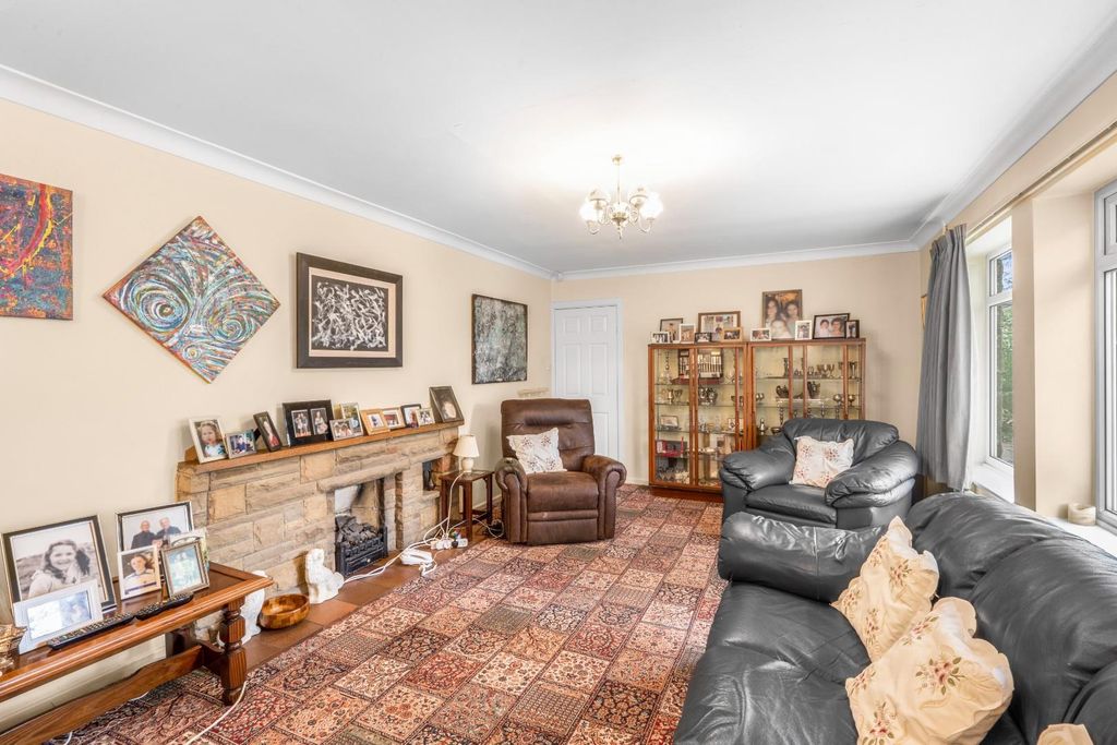 Wigton Lane, Leeds LS17, 4 bed detached house for sale, £1,150,000 ...