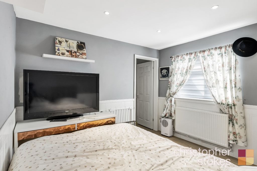 Cavell Road, Cheshunt, Hertfordshire EN7, 3 bed semi-detached bungalow ...
