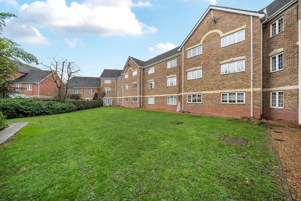 East Road, Colliers Wood, Merton SW19, 2 bed flat for sale, £450,000 ...