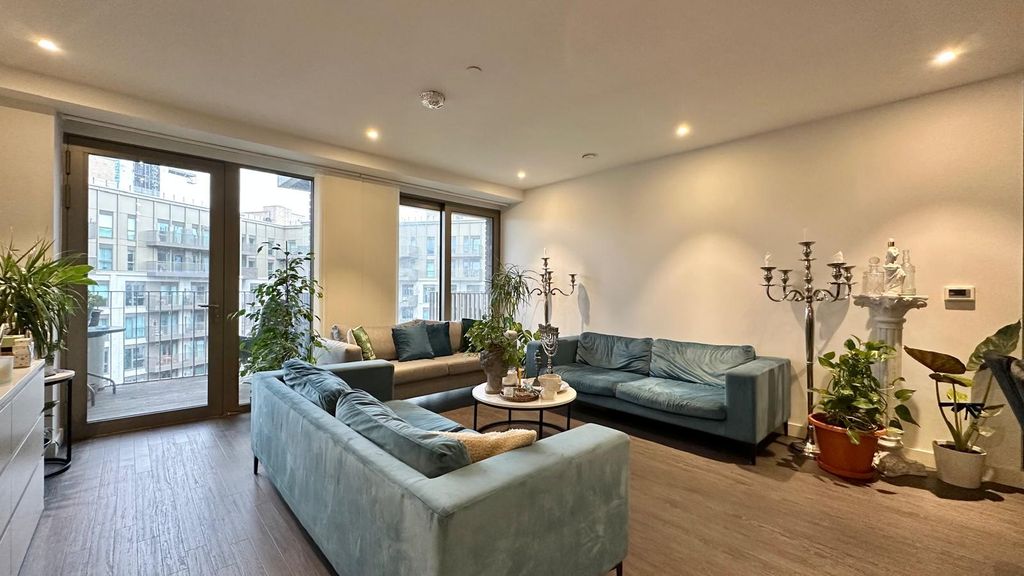 Royal Docks West, Western Gateway, London E16, 3 bed flat for sale, £ ...