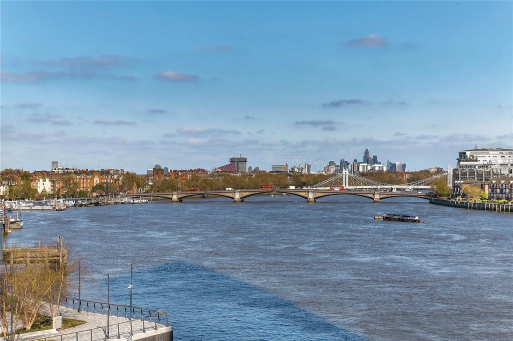 Compton House, Waterfront Drive, London SW10, 2 bed flat for sale, £ ...