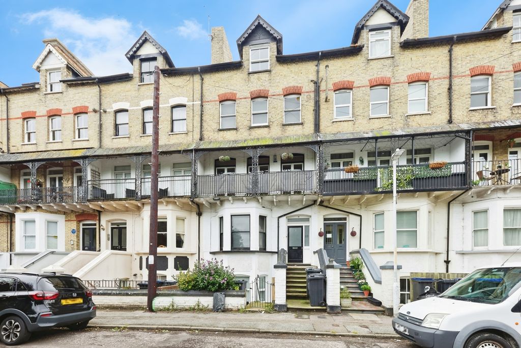 Adrian Square, Westgate-On-Sea, Kent CT8, 2 bed flat for sale, £250,000 ...