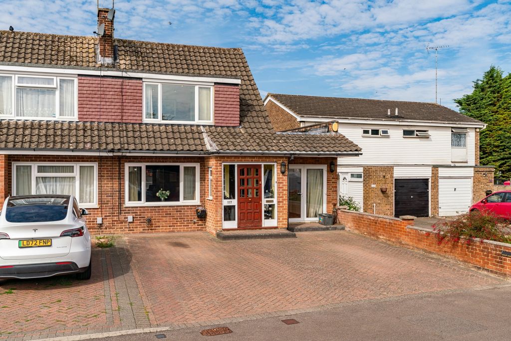 Vincent Road, Luton, Bedfordshire LU4, 2 bed semi-detached house for ...