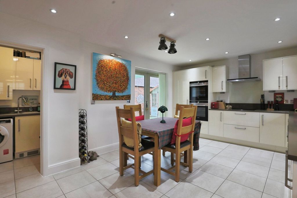 Bluebell Close, Moreton-In-Marsh, Gloucestershire GL56, 4 bed detached ...