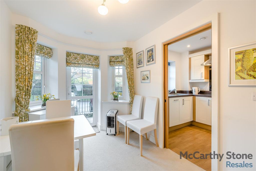 Holmes Place, Crowborough TN6, 2 bed flat for sale, £350,000 ...