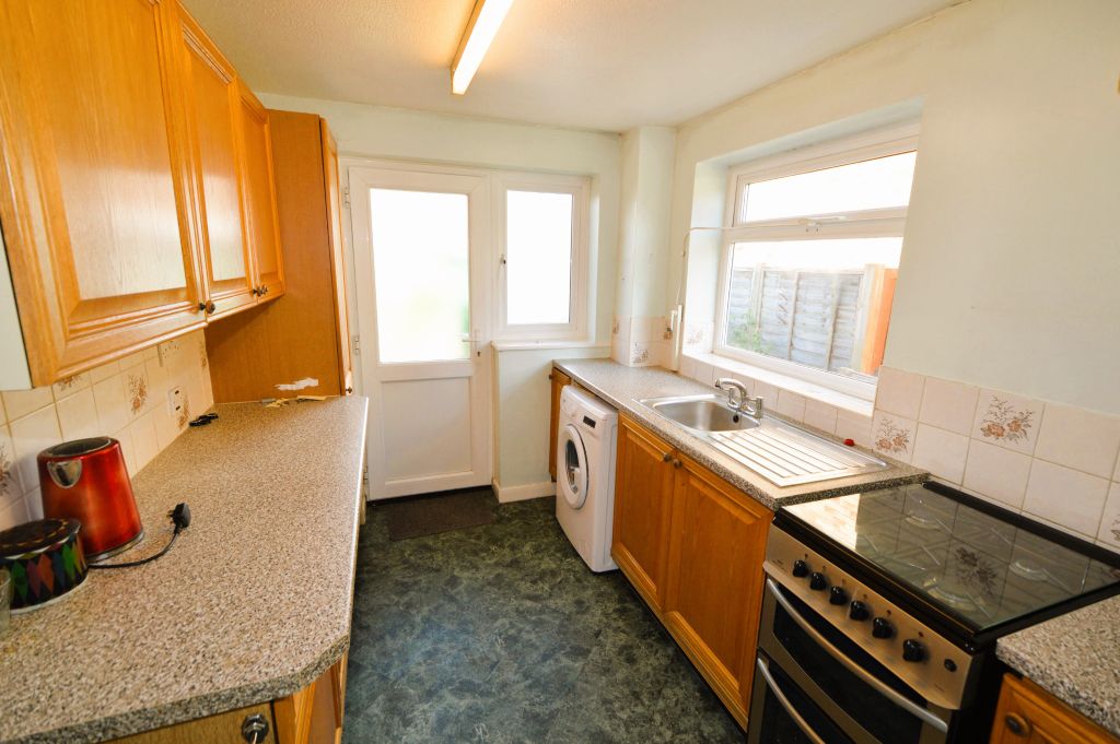 Hewlett Place, Bagshot GU19, 3 bed semi-detached house for sale, £ ...