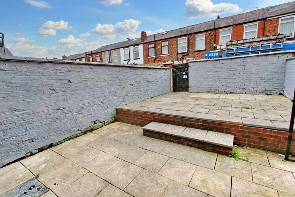 Ernest Street, Prestwich M25, 3 bed terraced house to rent, £1,195 pcm ...