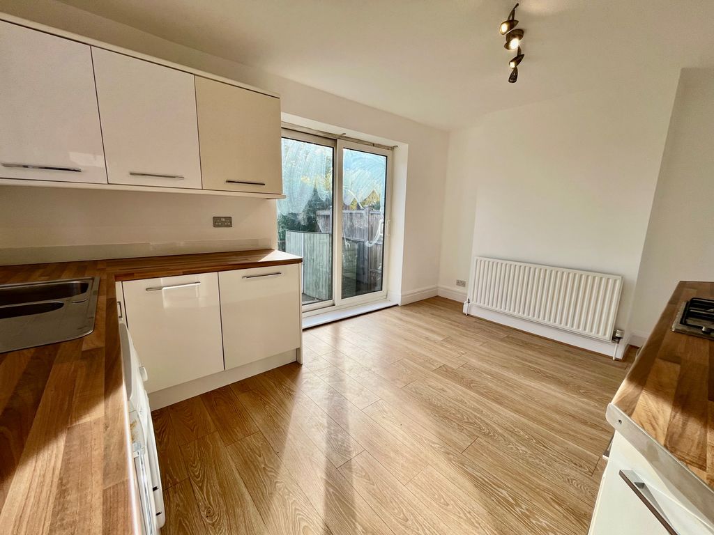 Lower Wortley Road, Leeds LS12, 3 bed property to rent, £1,100 pcm ...