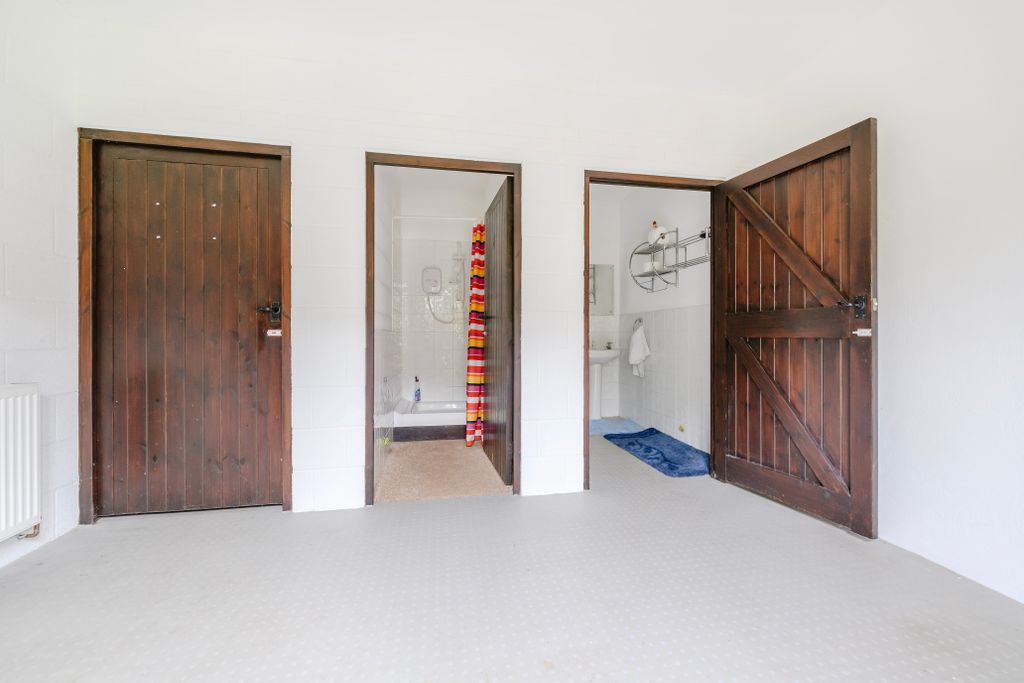 Breaden Heath, Whitchurch SY13, 6 bed barn conversion for sale, £ ...