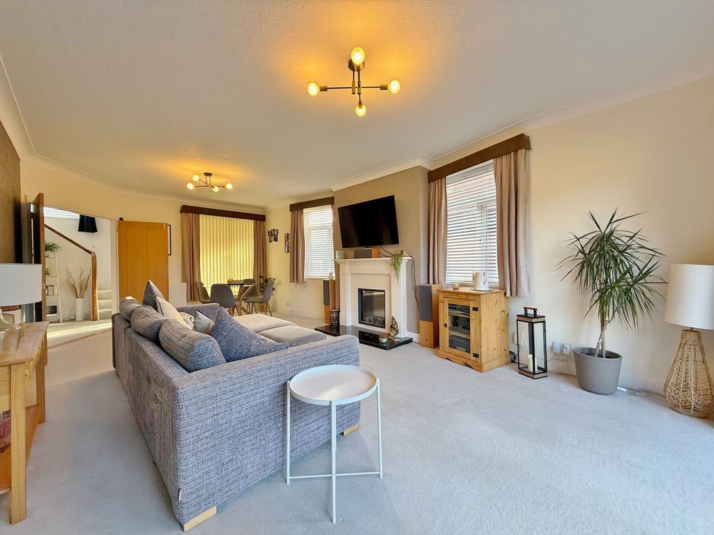 Tregaron Avenue, Drayton PO6, 3 bed detached house for sale, £650,000 ...