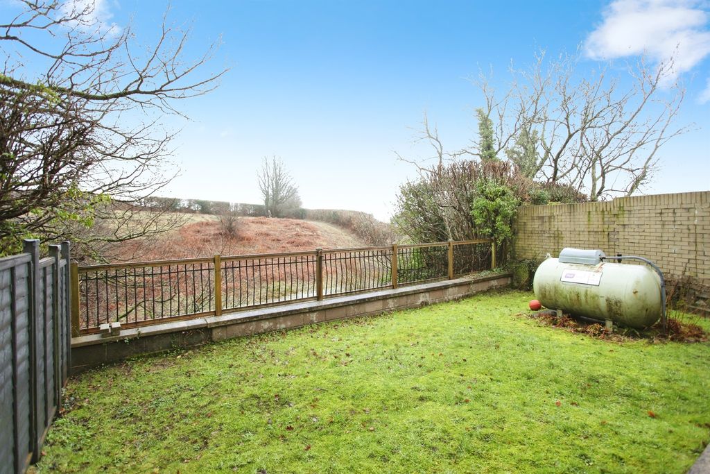 Awelfryn, Penycoedcae, Pontypridd CF37, 4 bed semi-detached house for ...