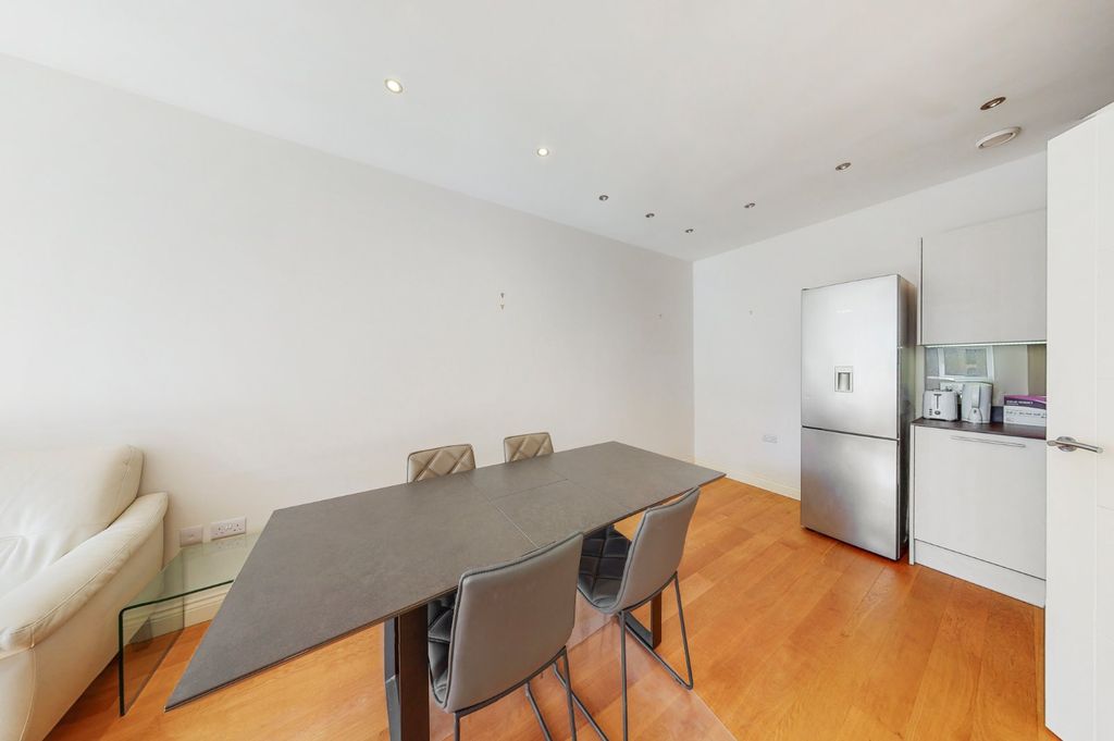 Bakers Row, Clerkenwell EC1R, 1 bed flat to rent, £2,600 pcm ...