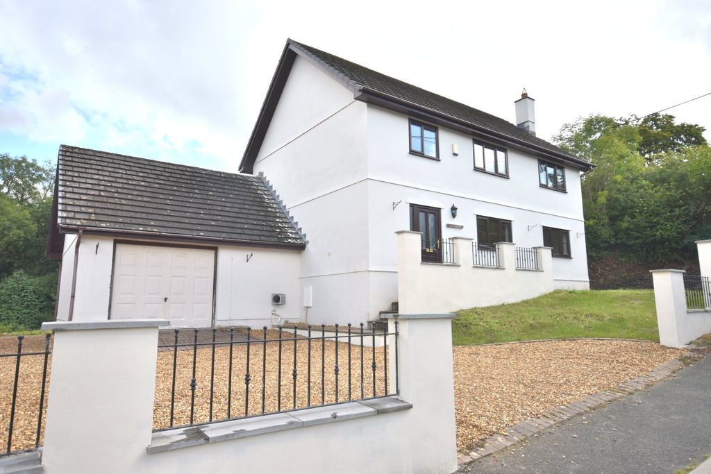 Drefac-Felindre, Llandysul SA44, 4 bed detached house for sale, £ ...