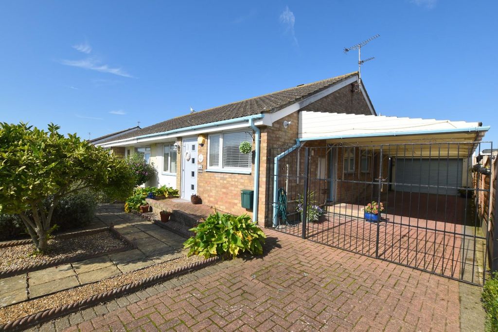 Laurel Avenue, St. Marys Bay TN29, 3 bed semi-detached bungalow for ...