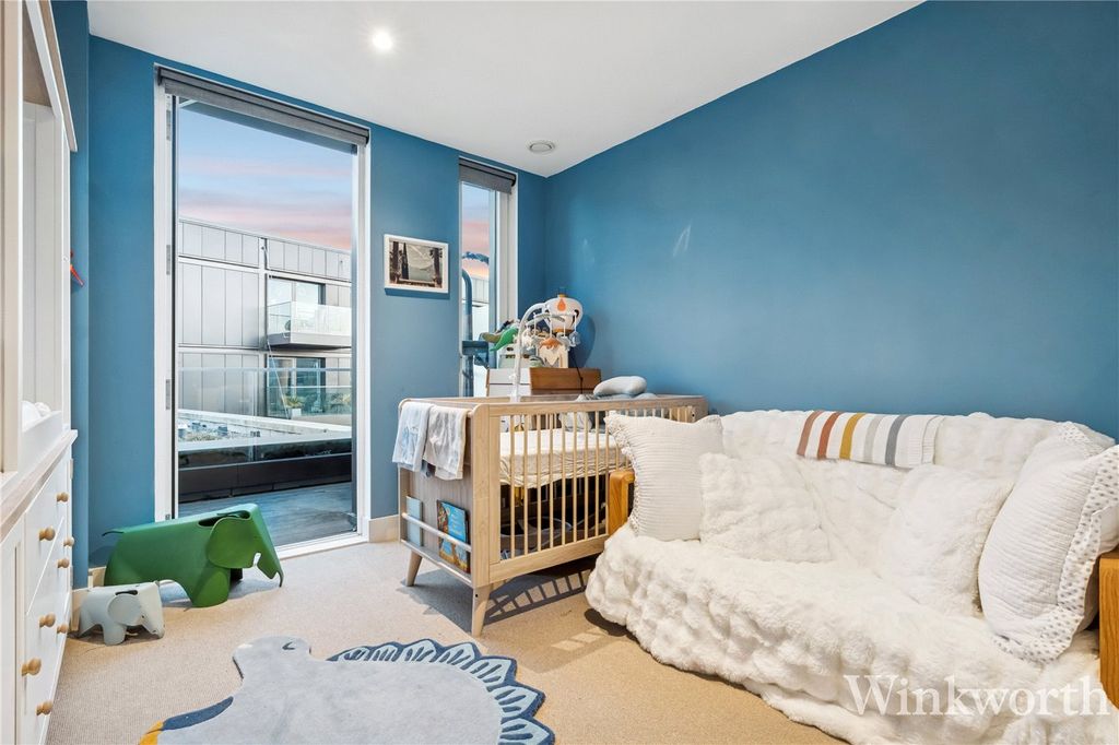 Moulding Lane, London SE14, 3 bed flat for sale, £675,000 | PrimeLocation