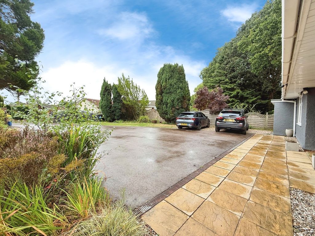 Parklands, Penperlleni, Pontypool NP4, 2 bed bungalow for sale, £ ...