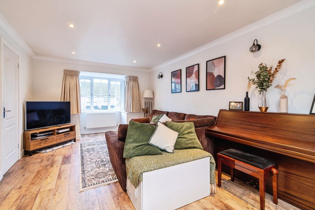 Woodthorpe Gardens, Woodthorpe, Nottinghamshire NG5, 4 bed detached ...