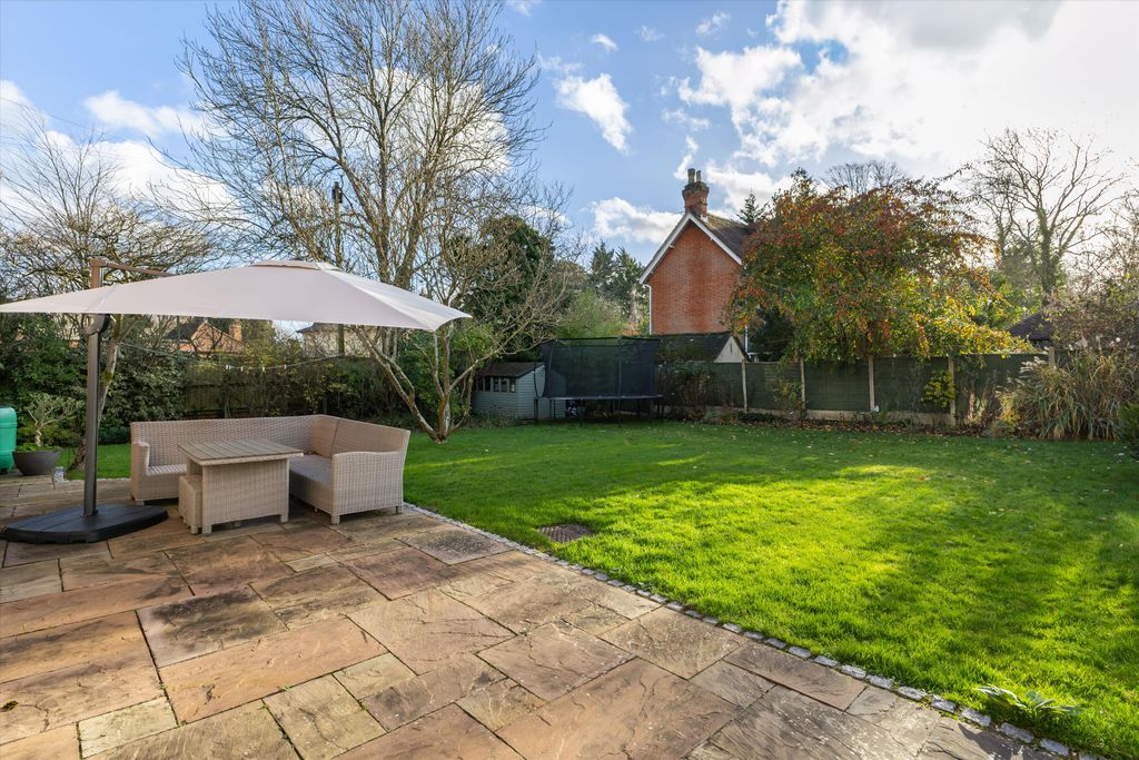 Simons Walk, Englefield Green, Egham, Surrey TW20, 5 bed detached house ...
