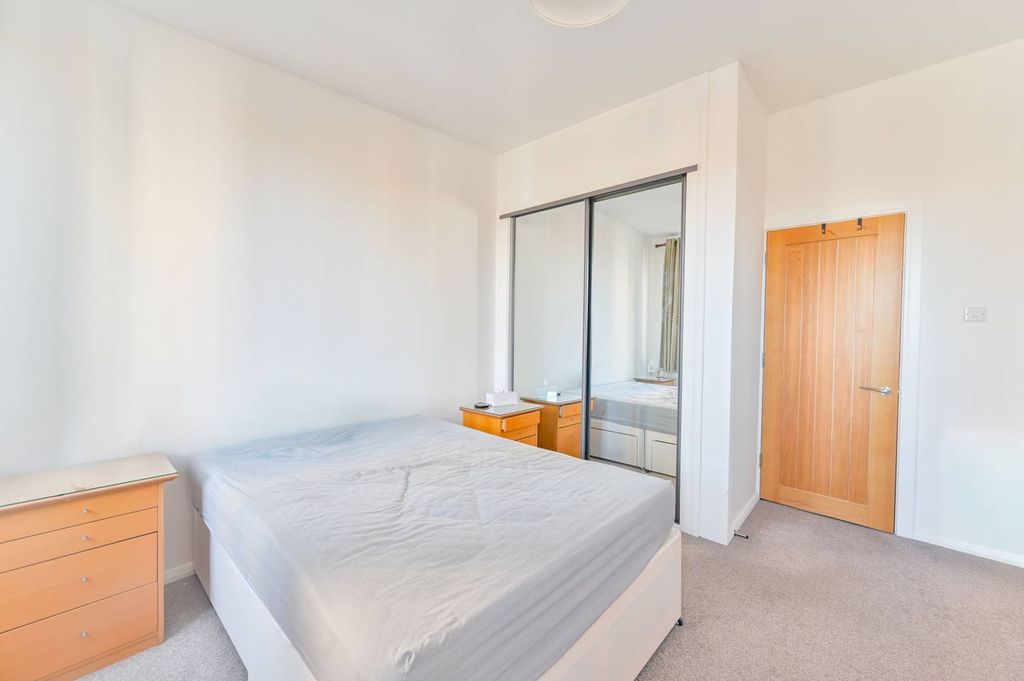 Sunbury Lane, Battersea Square, London SW11, 2 bed maisonette for sale ...