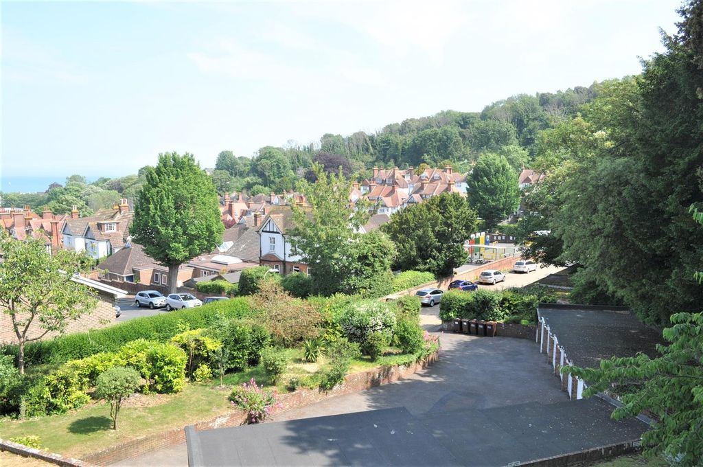 Baslow Road, Meads, Eastbourne BN20, 2 bed flat for sale | PrimeLocation