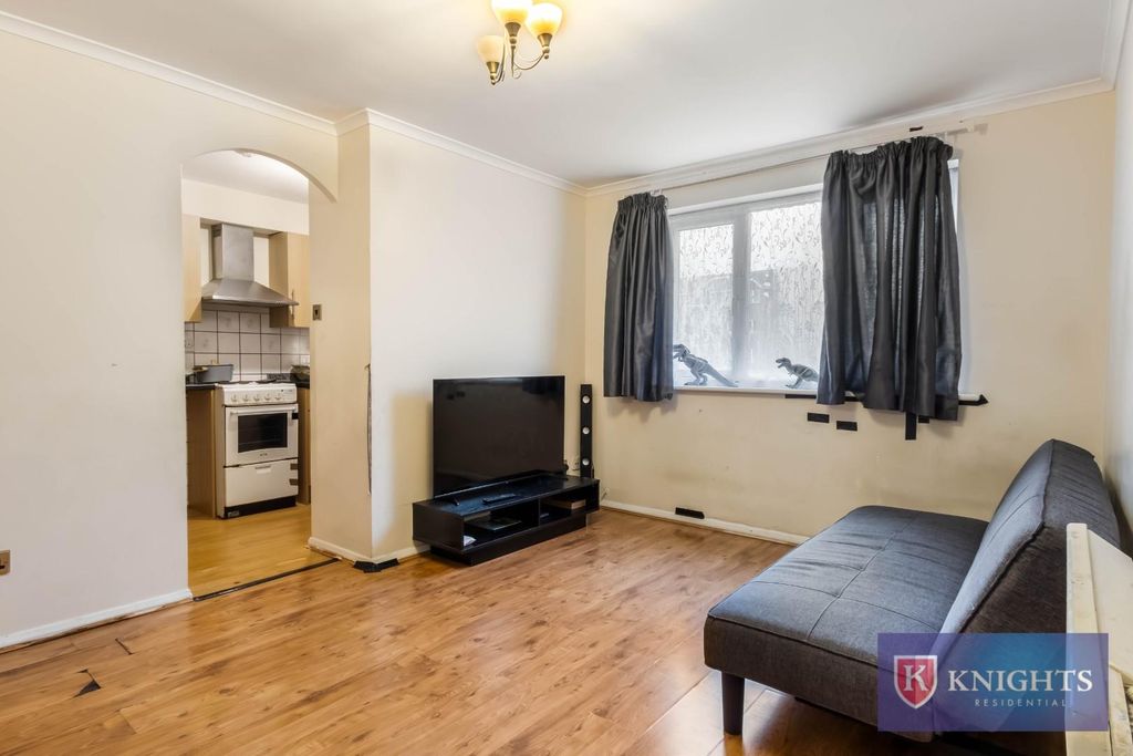 Linnet Close, London N9, 1 bed flat for sale, £195,000 | PrimeLocation
