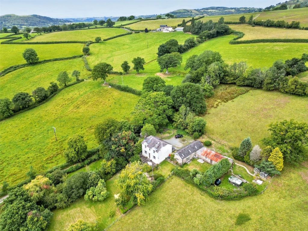 Y Wern, Llansadwrn, Llanwrda SA19, 7 bed detached house for sale, £ ...
