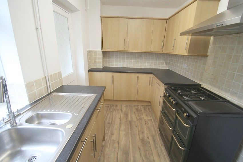 Queens View, Netley Abbey SO31, 3 bed semi-detached house to rent, £ ...