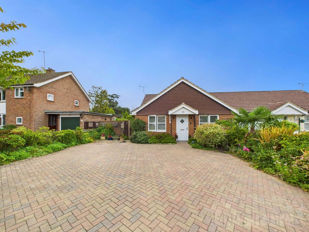 Woodlands Close, Crawley Down RH10, 2 bed semi-detached bungalow for ...